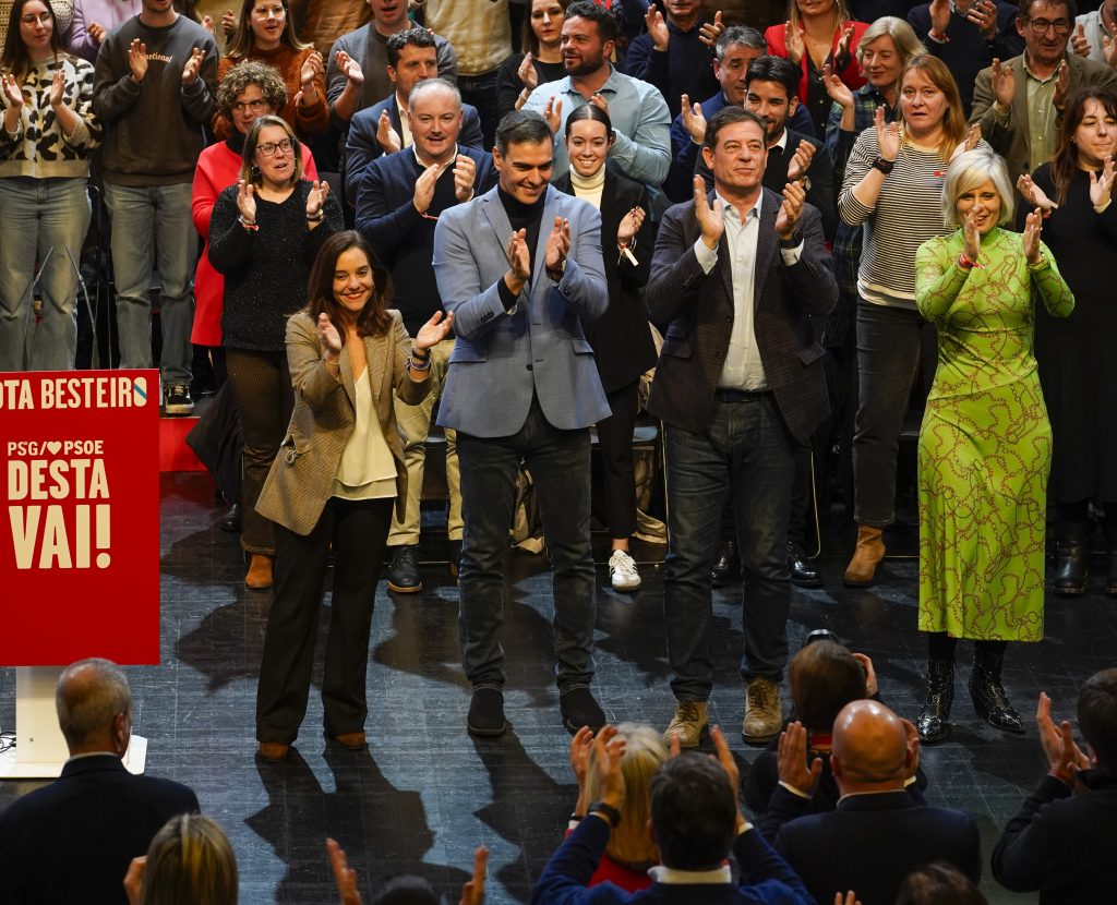 Besteiro sinala que o voto útil "é ao partido socialista" e apunta que ...